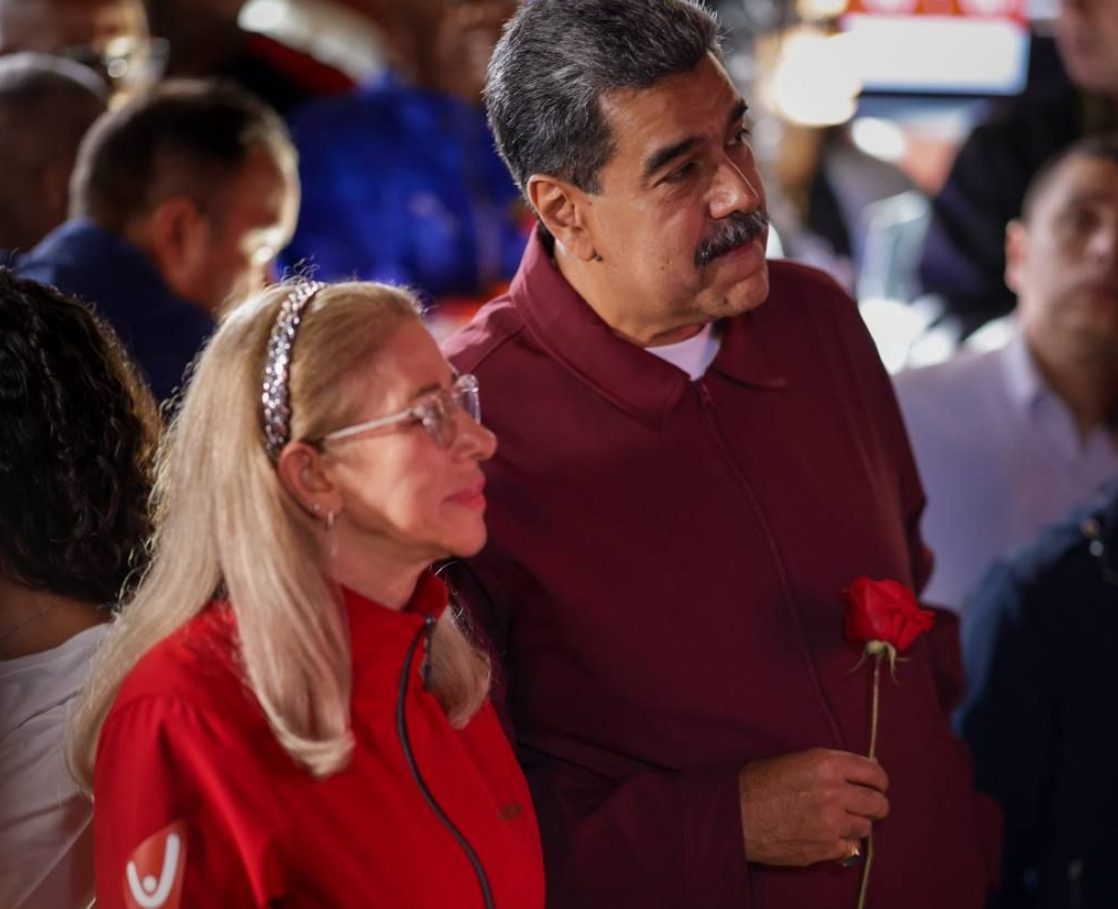 VIDEO: Maduro madrugó para recordar a Chávez entre bostezos en el ...