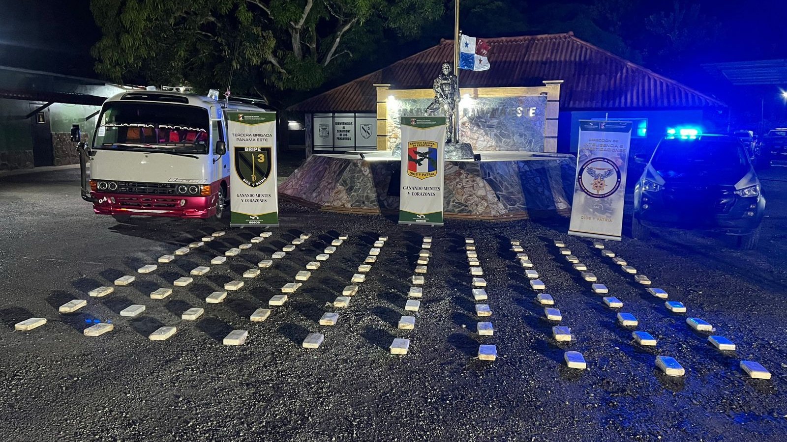Autoridades de Panamá incautaron un cargamento de 100 kilos de droga en un microbús de pasajeros ...