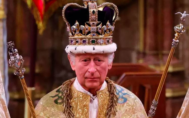 El rey Carlos III inició proceso formal para retirar los títulos al ...